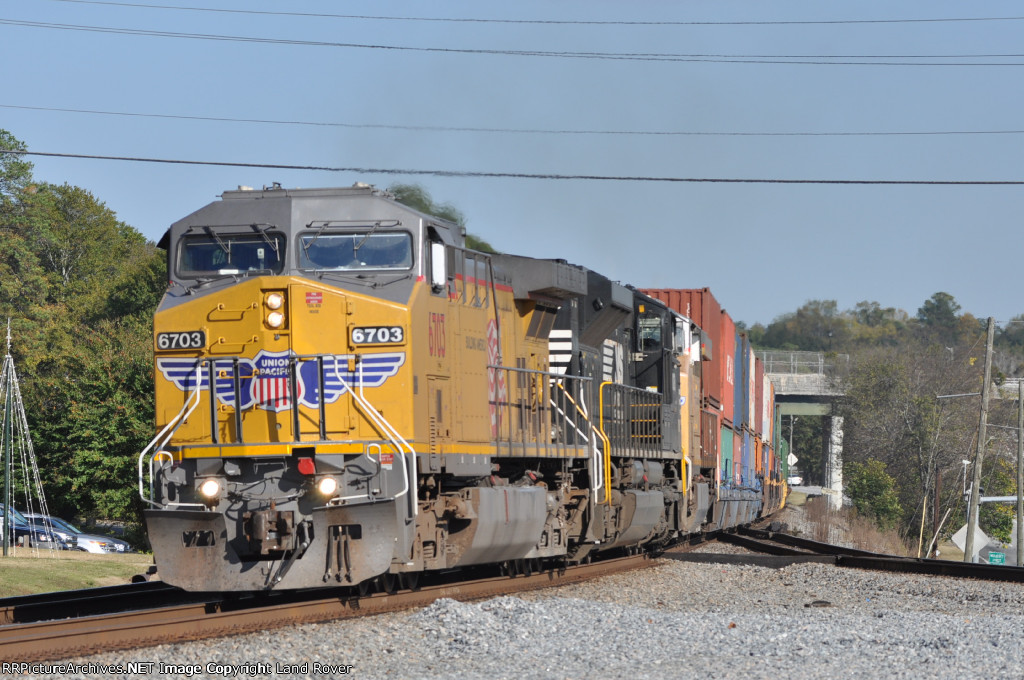 UP 6703 On NS 23 N Westbound